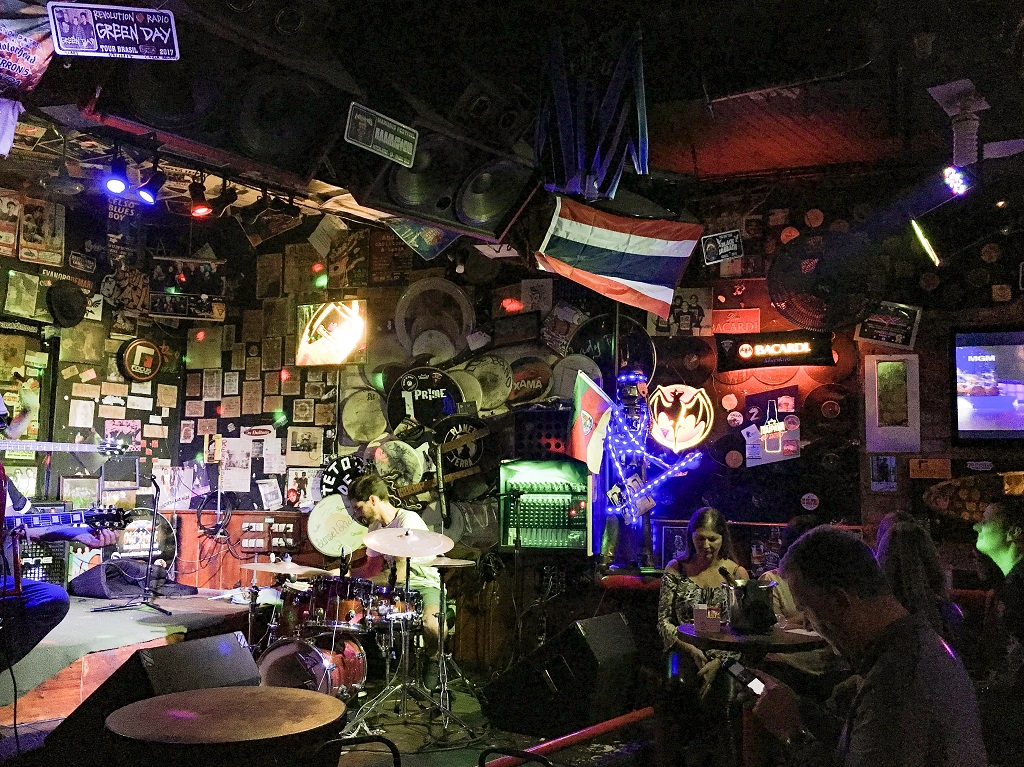 Bar do Joe: Noite em Garibaldi é Aqui! | Garfo & Mala