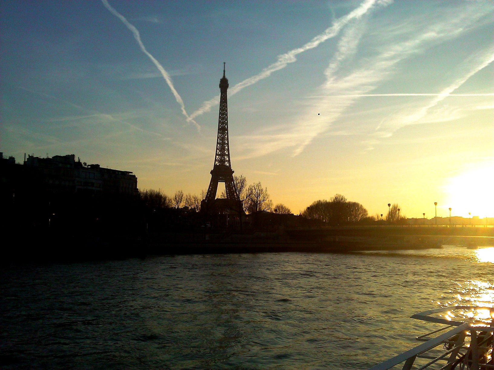 Desfrutando às Margens do Rio Sena, Paris | Garfo & Mala