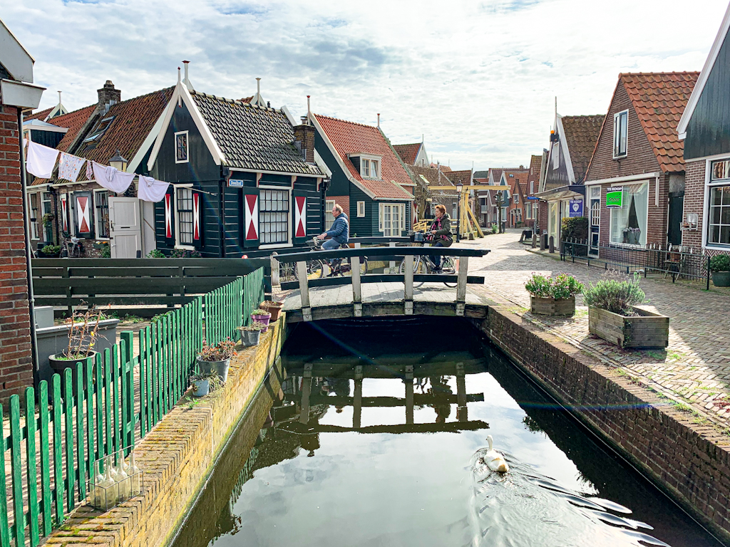 Bate e Volta de Amsterdam para Volendam | Garfo & Mala